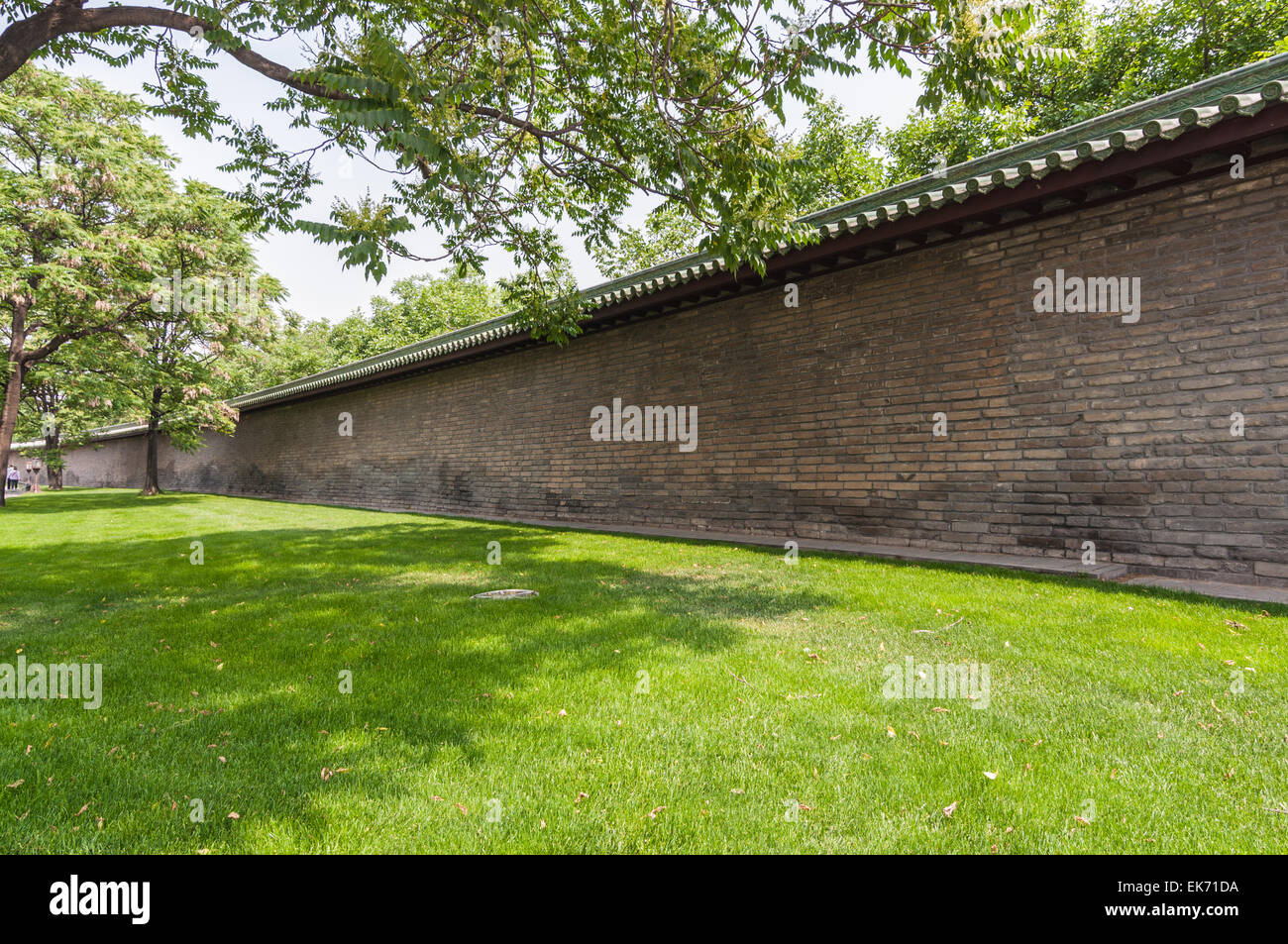 Chinese style fence and green yard Stock Photo - Alamy