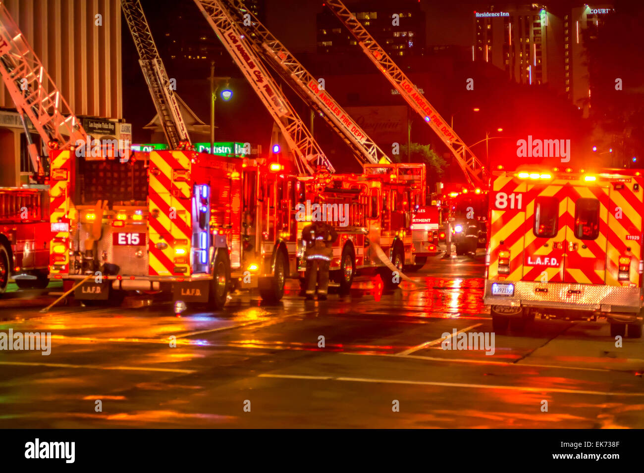 Los Angeles, California, USA. 7th April, 2015. Hi rise fire in Los ...