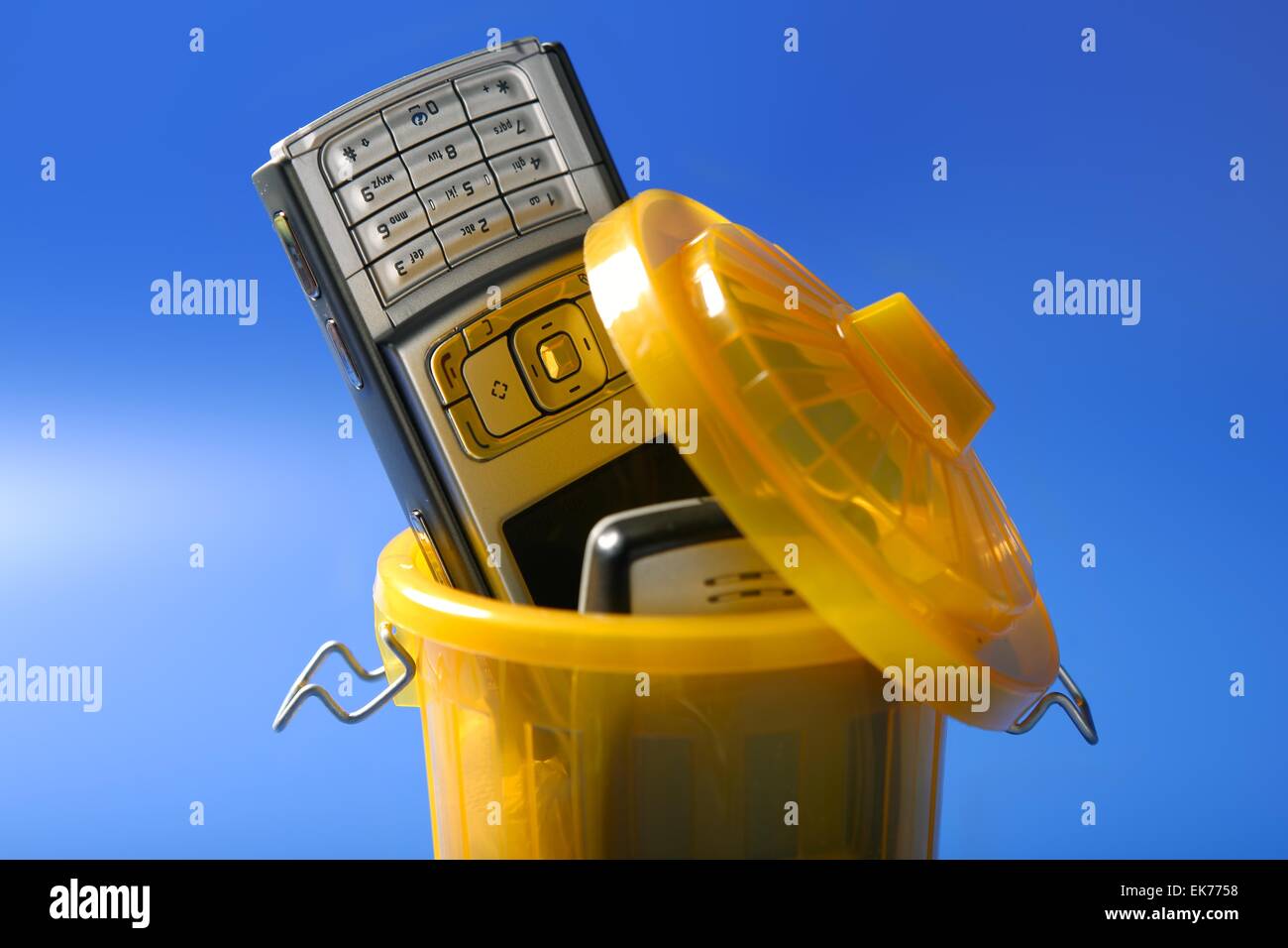 Mobil cell phone on the trash Stock Photo - Alamy