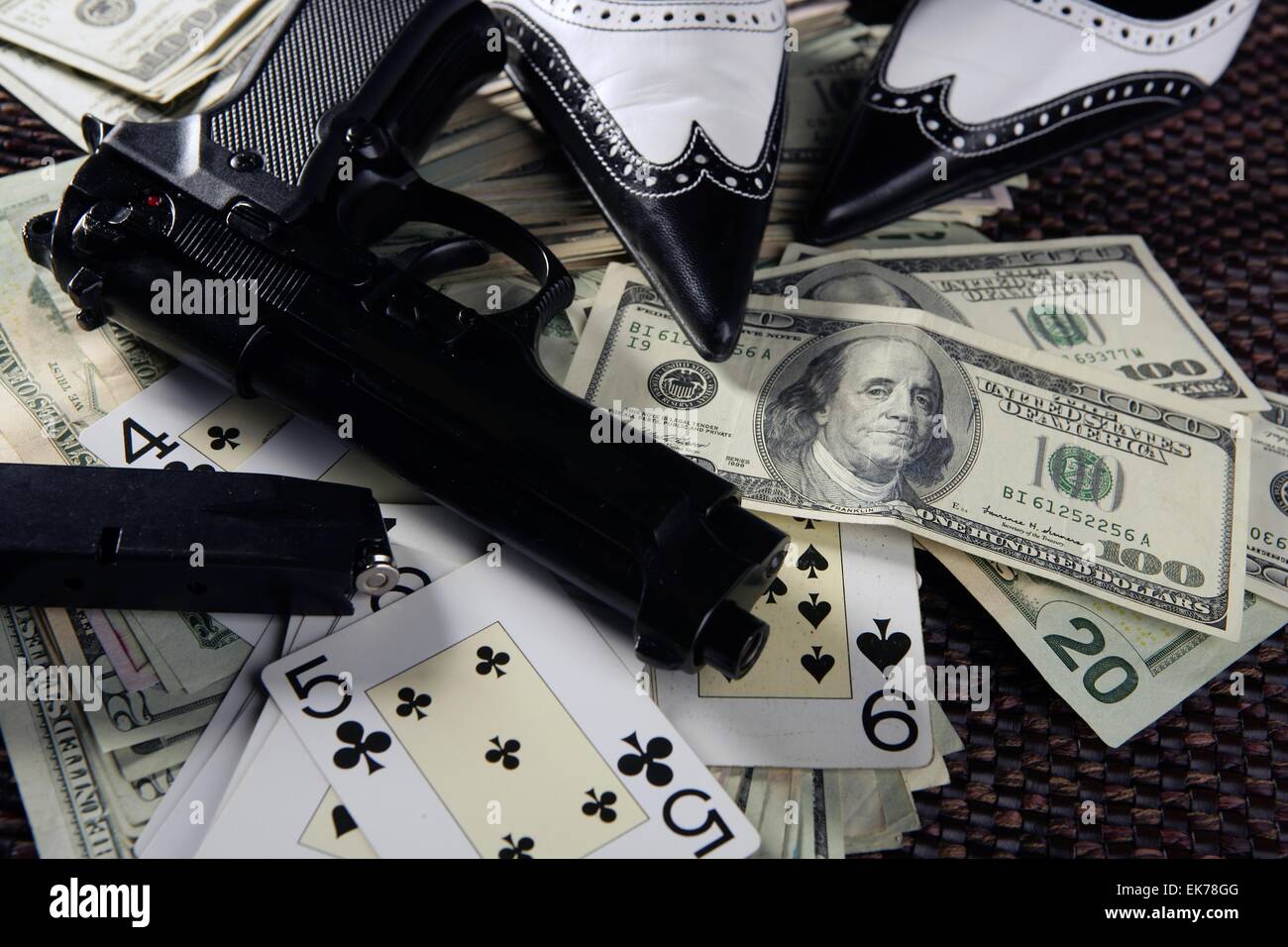 game guns and dollars, clasic mafia gangster still Stock Photo - Alamy