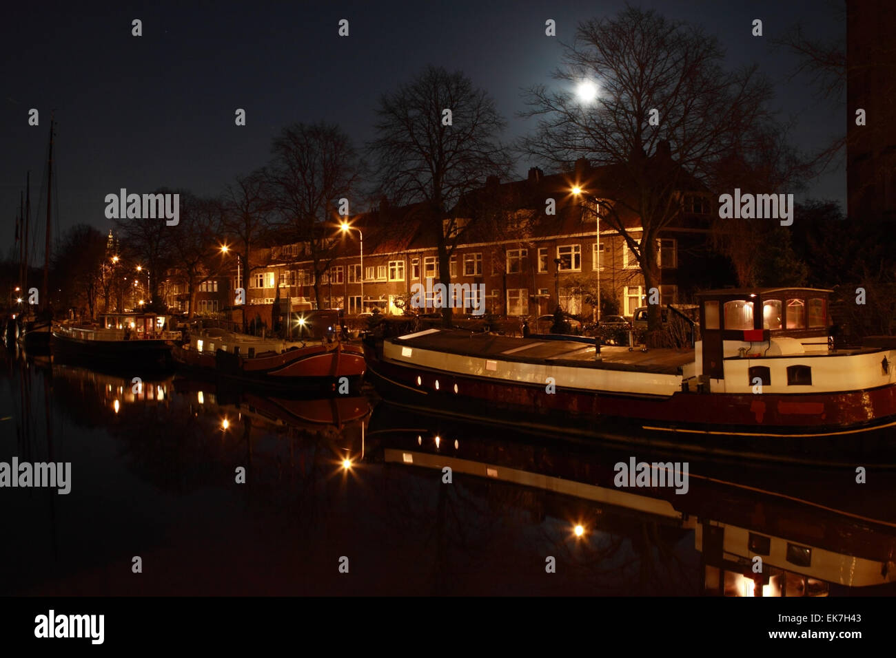 Night city life hi-res stock photography and images - Alamy