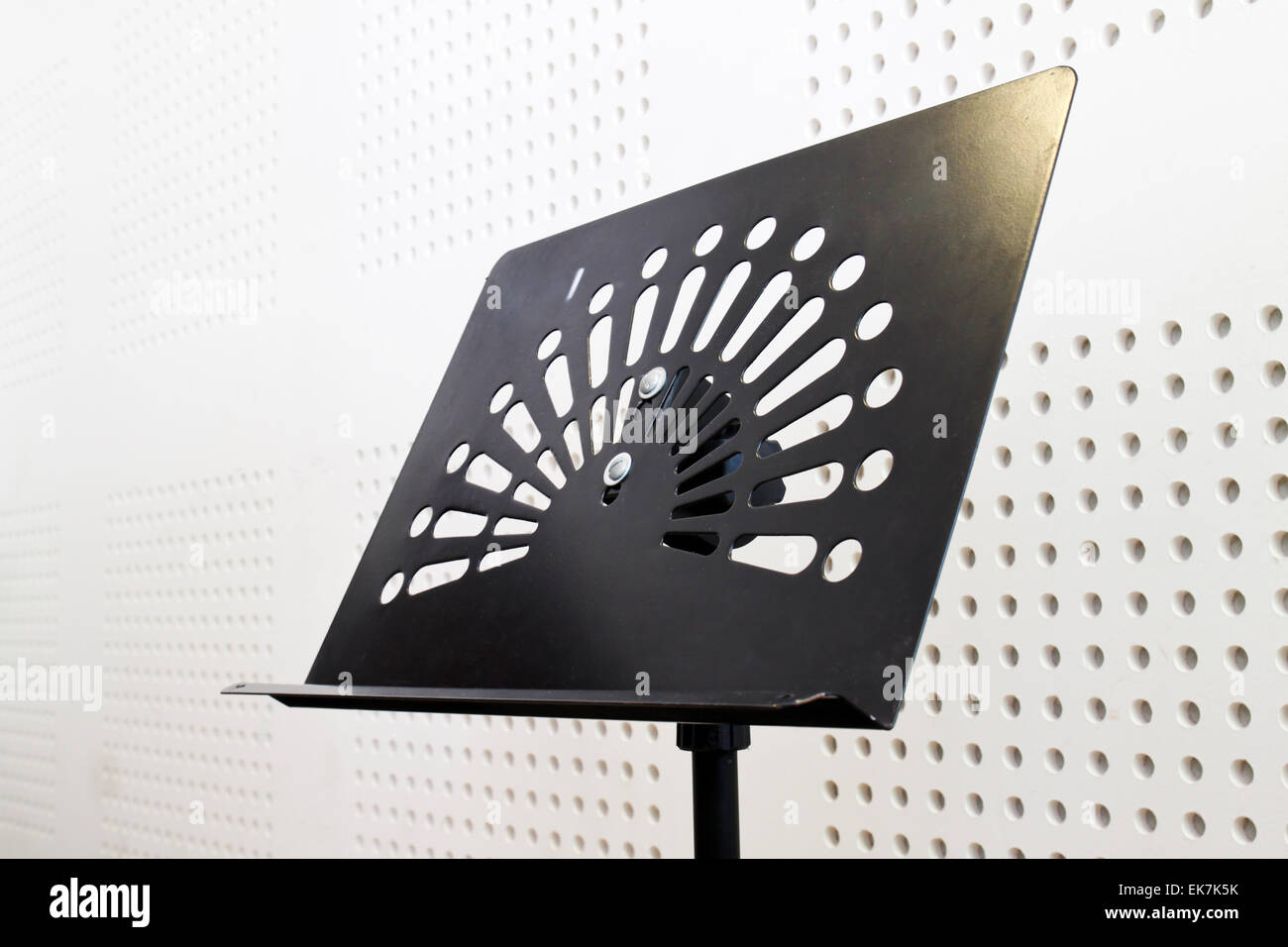 empty music stand Stock Photo - Alamy