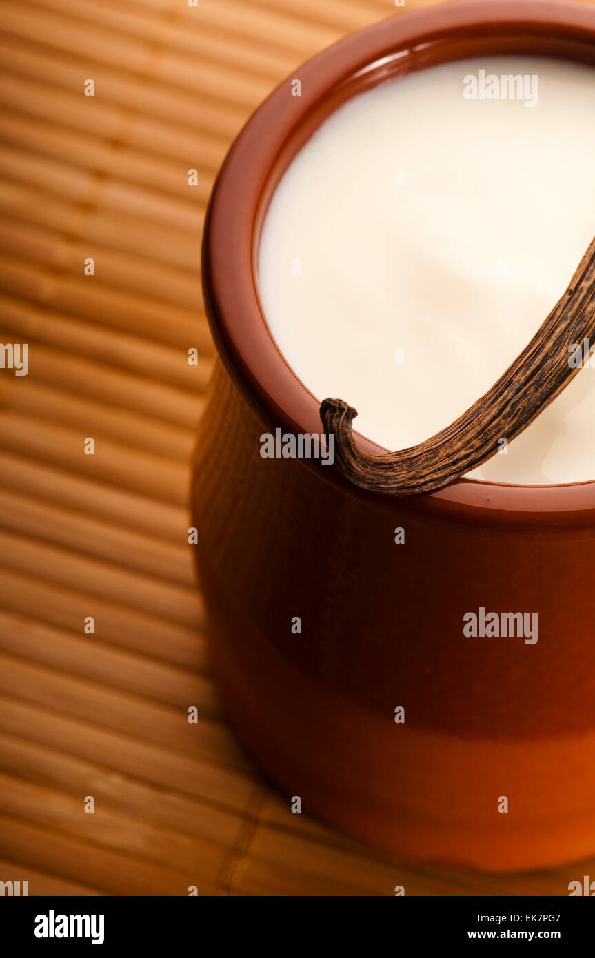 Sweet vanilla pudding dessert Stock Photo - Alamy
