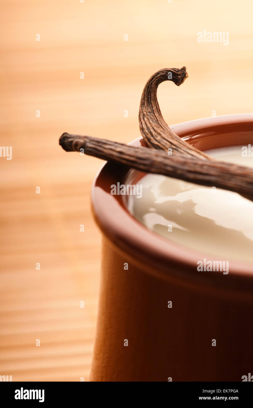 Sweet vanilla pudding dessert Stock Photo - Alamy