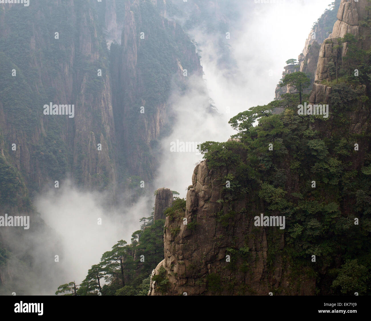 Mount huang peak hi-res stock photography and images - Alamy