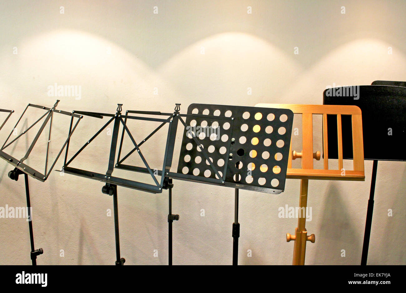 Black music stand sheet music hi-res stock photography and images - Alamy