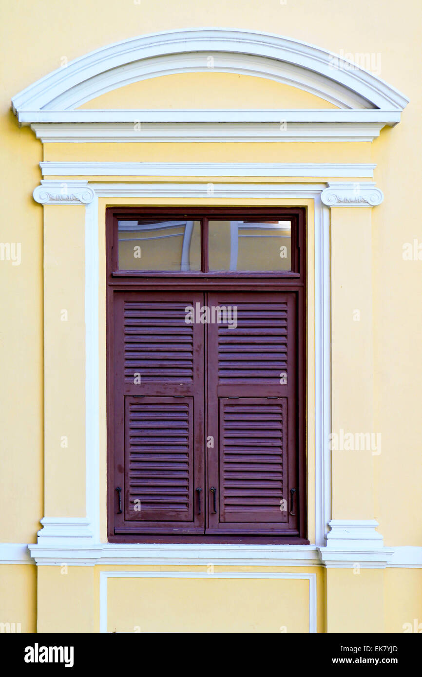 Vintage window hi-res stock photography and images - Alamy