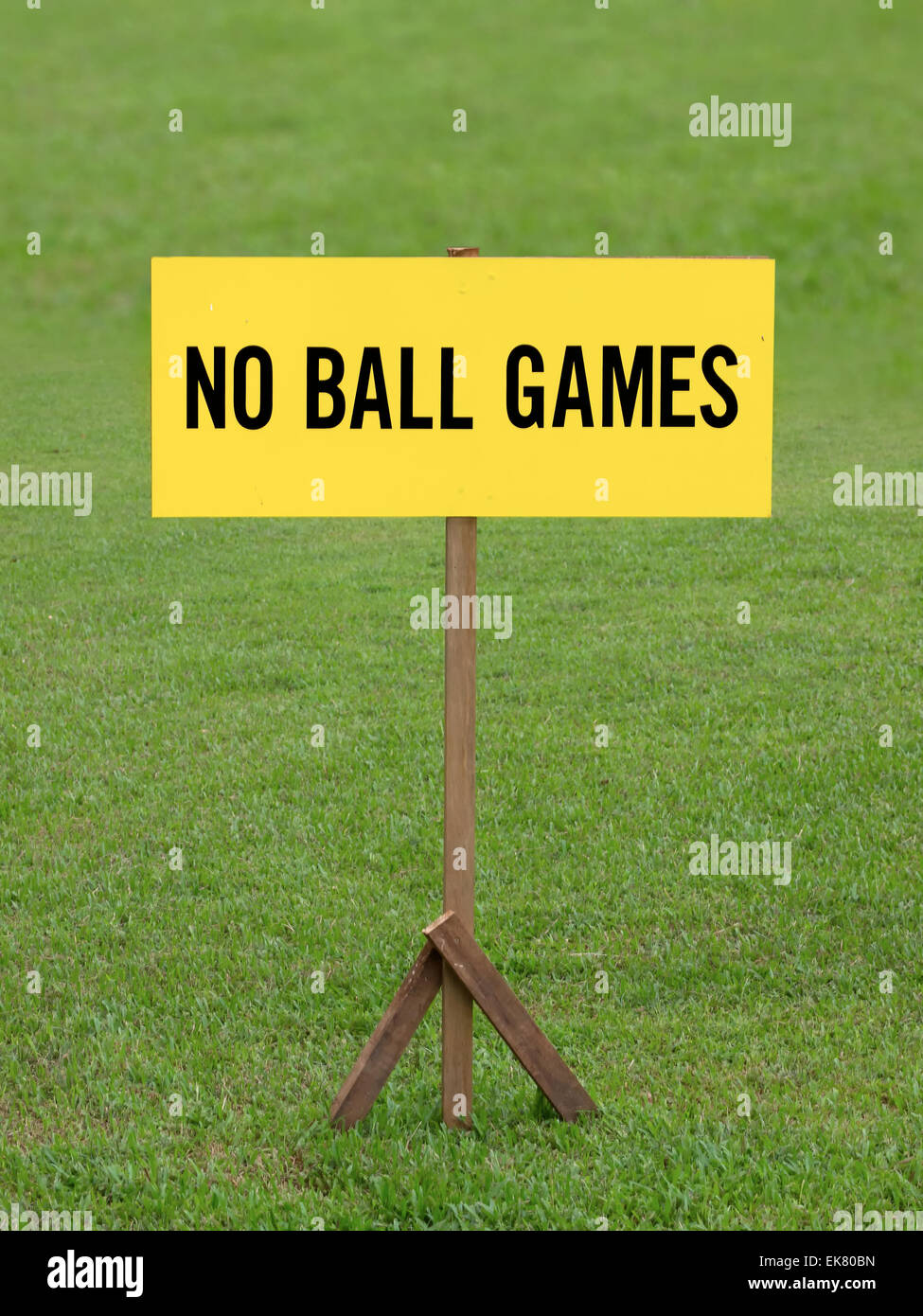 no ball games signboard Stock Photo - Alamy
