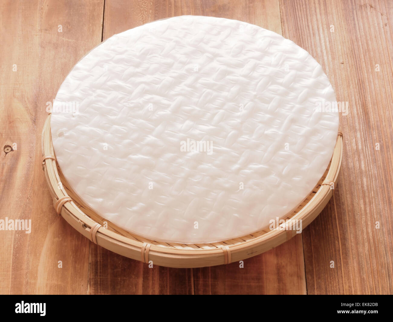 vietnamese spring roll rice paper Stock Photo - Alamy