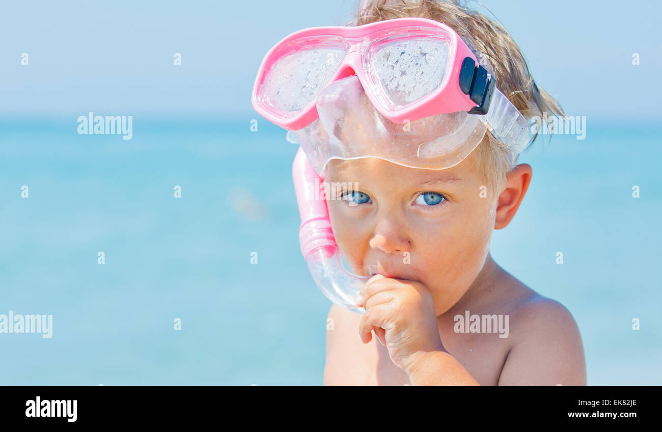 Diver wearing blue diving mask hi-res stock photography and images - Alamy