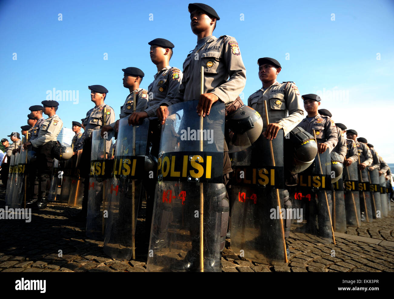 Jakarta, Indonesia. 8th Apr, 2015. Indonesian police personnel line up ...