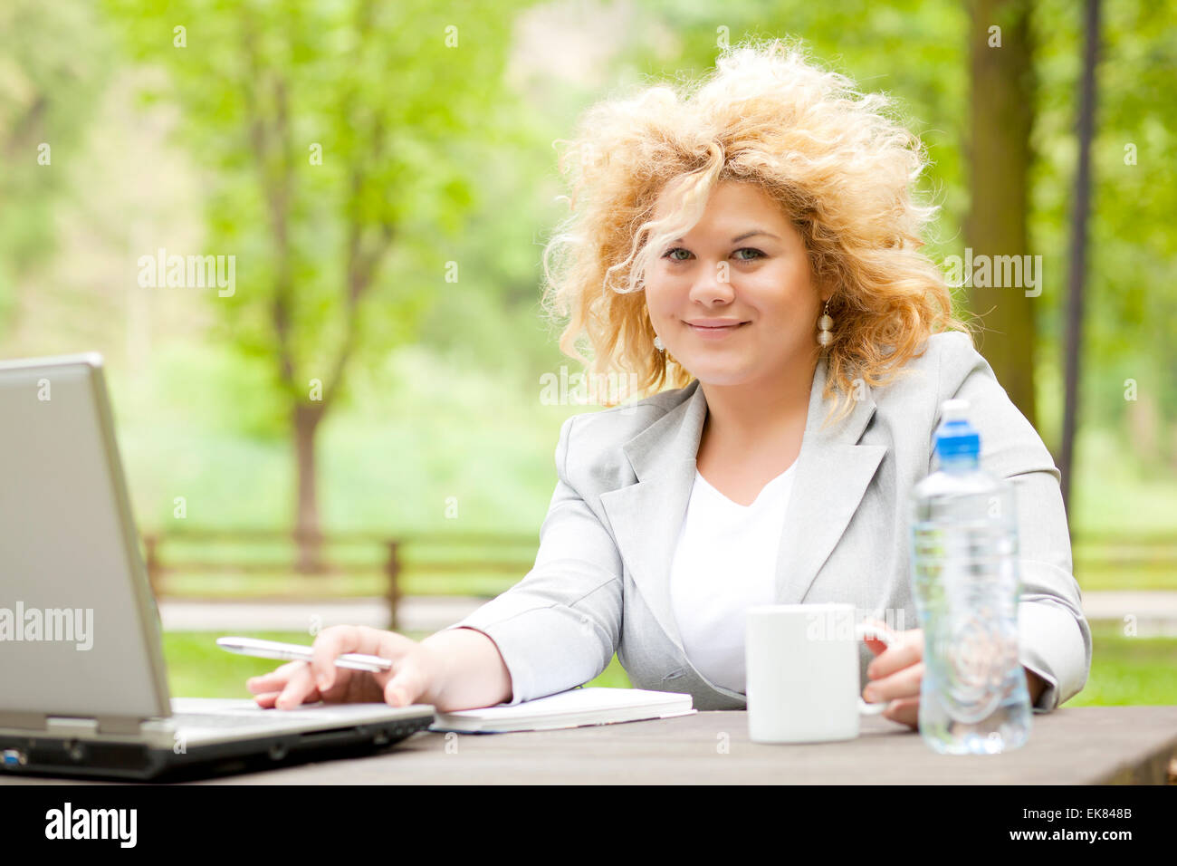 Female student typing laptop outdoor hi-res stock photography and ...
