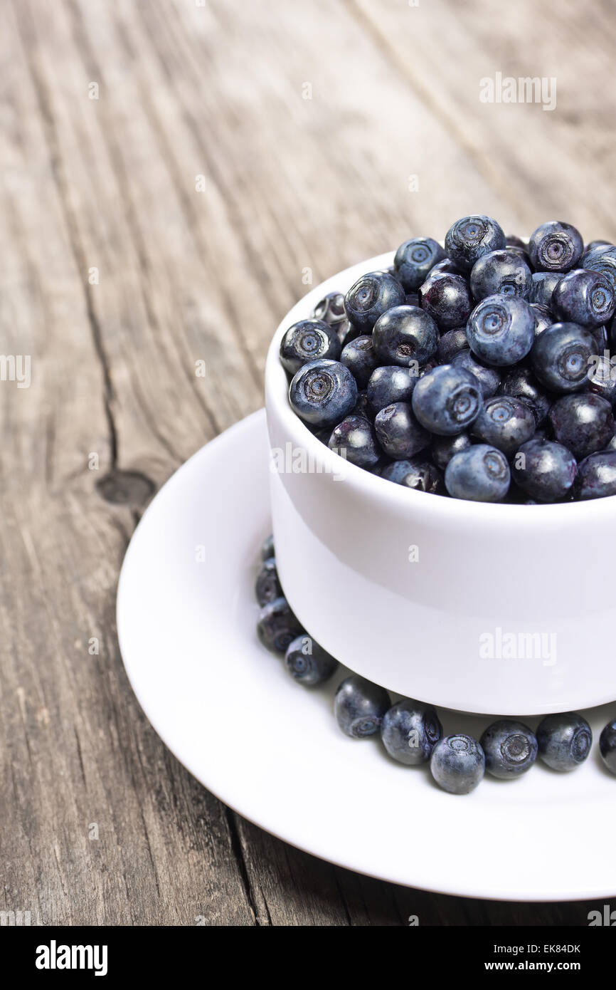 fresh blueberries in a bowl Stock Photo - Alamy