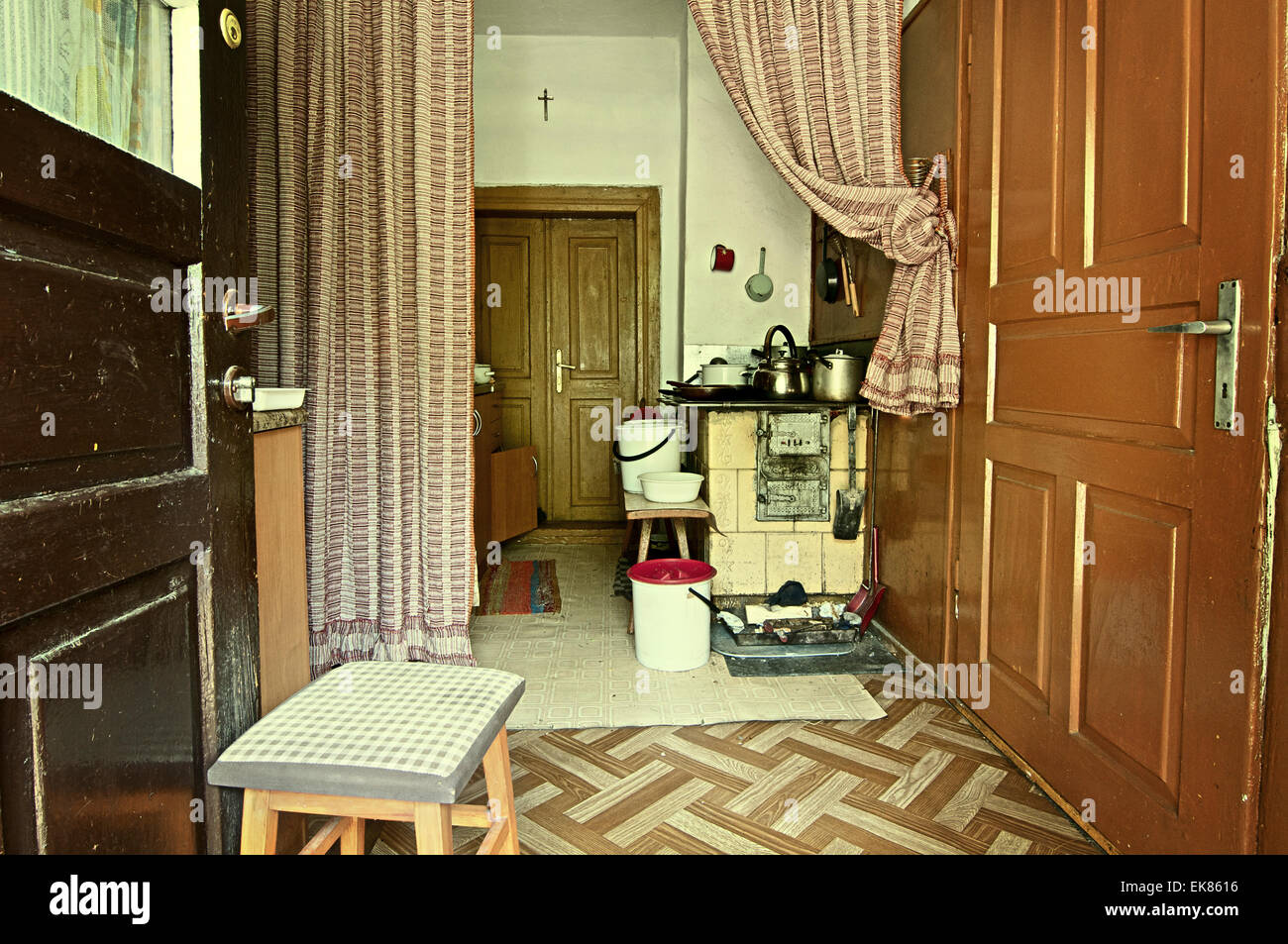 Old fashioned kitchen hi-res stock photography and images - Alamy