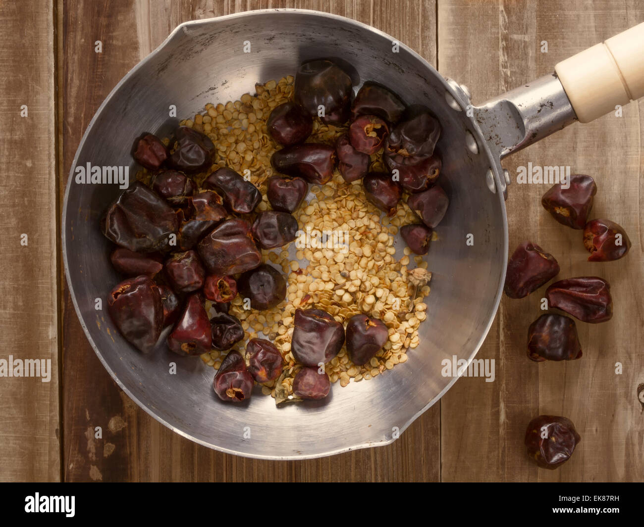 dried round red chilies Stock Photo - Alamy