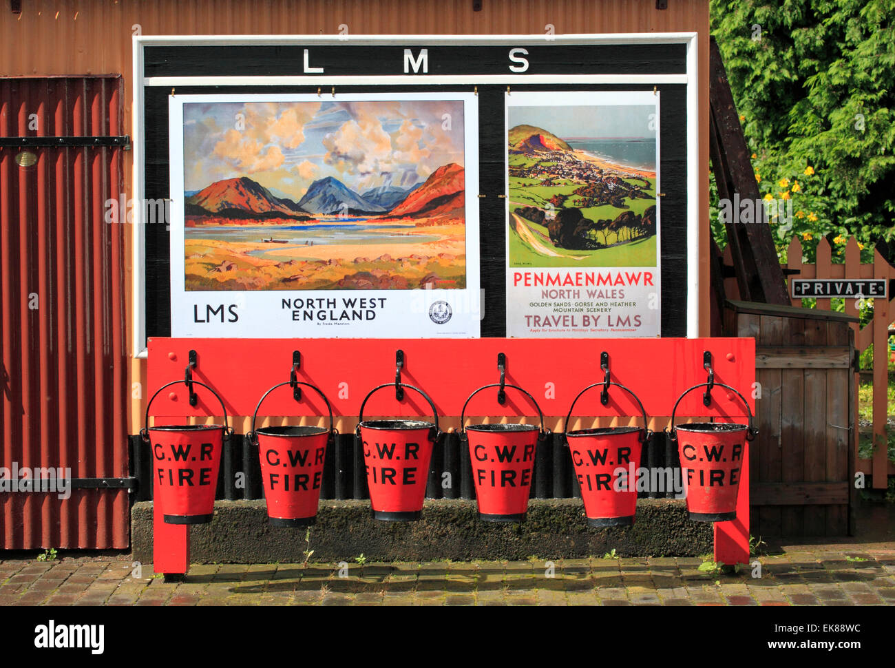 Vintage railway posters scotland hi-res stock photography and images ...