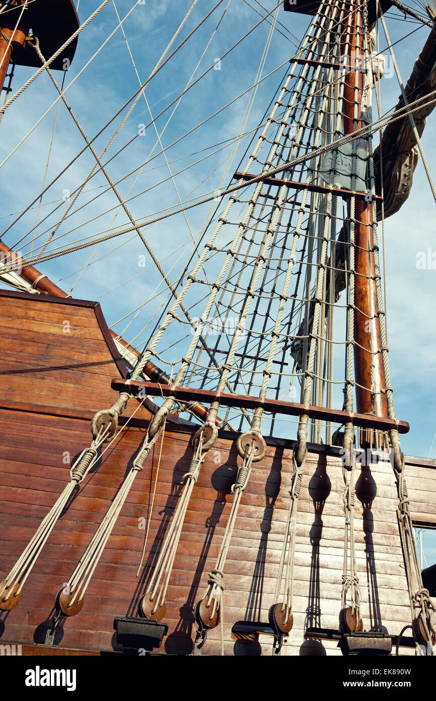 Old sailing ship rigging hi-res stock photography and images - Alamy