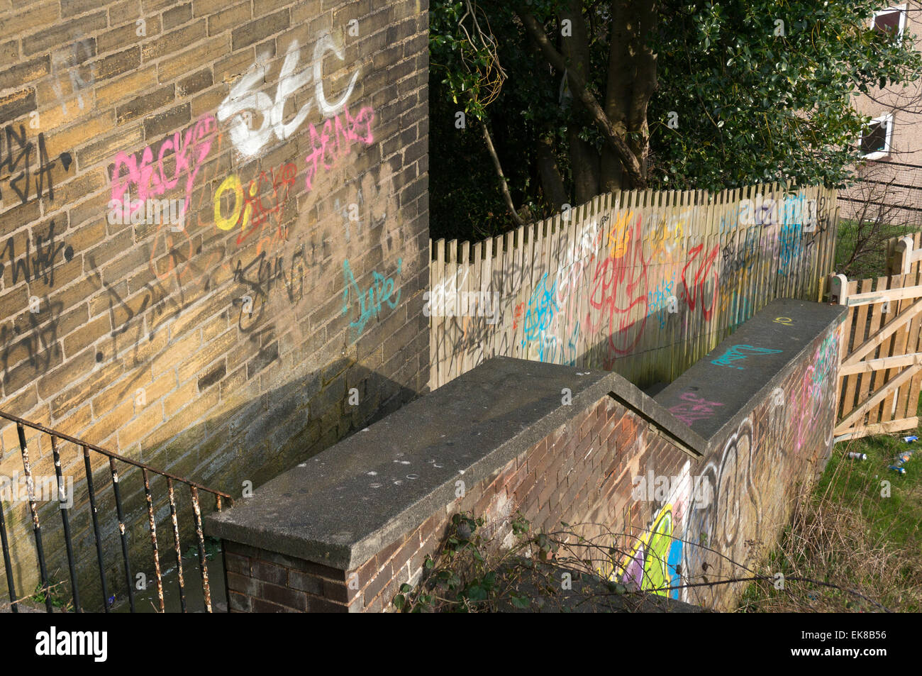 Graffiti graffiti on fence hi-res stock photography and images - Alamy