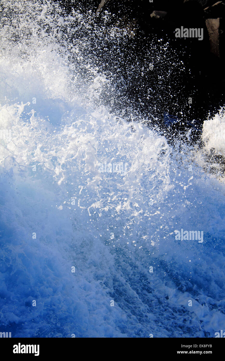 Wave splashes hi-res stock photography and images - Alamy