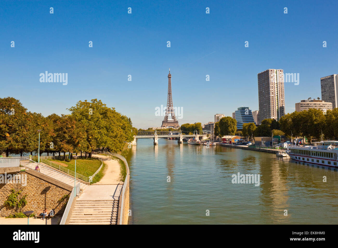 Different view of the Eiffel tower from Front de Seine Stock Photo - Alamy