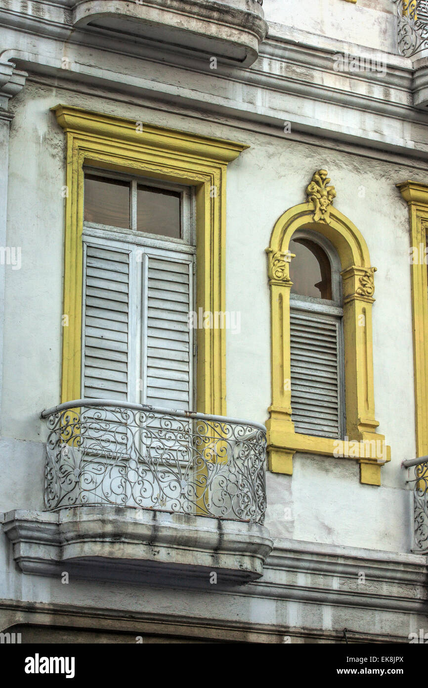 Yellow window frames hi-res stock photography and images - Alamy