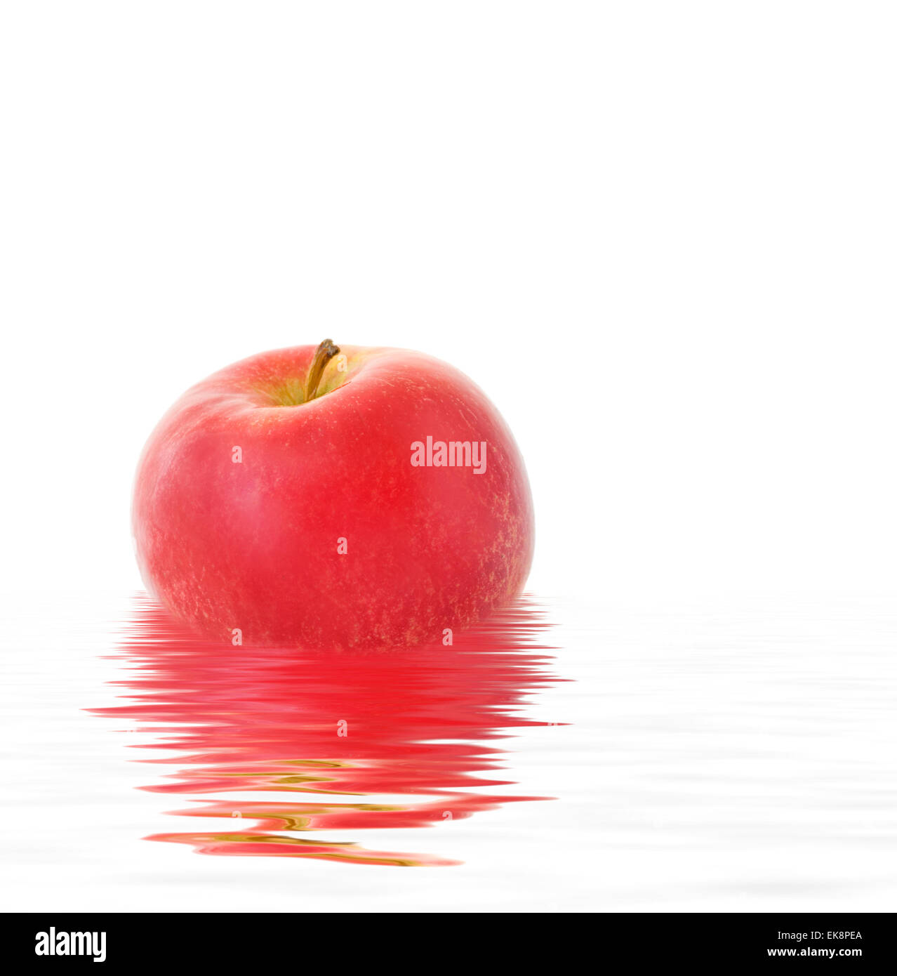 Reflection in water round Cut Out Stock Images & Pictures - Alamy