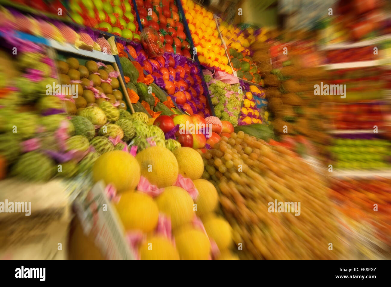 Fruit market scene Stock Photo - Alamy