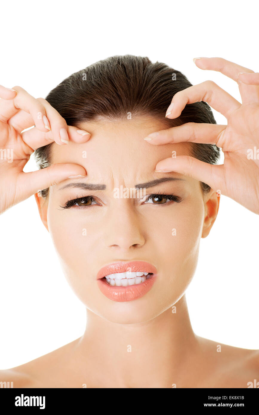 Woman checking her wrinkles on her forehead Stock Photo - Alamy