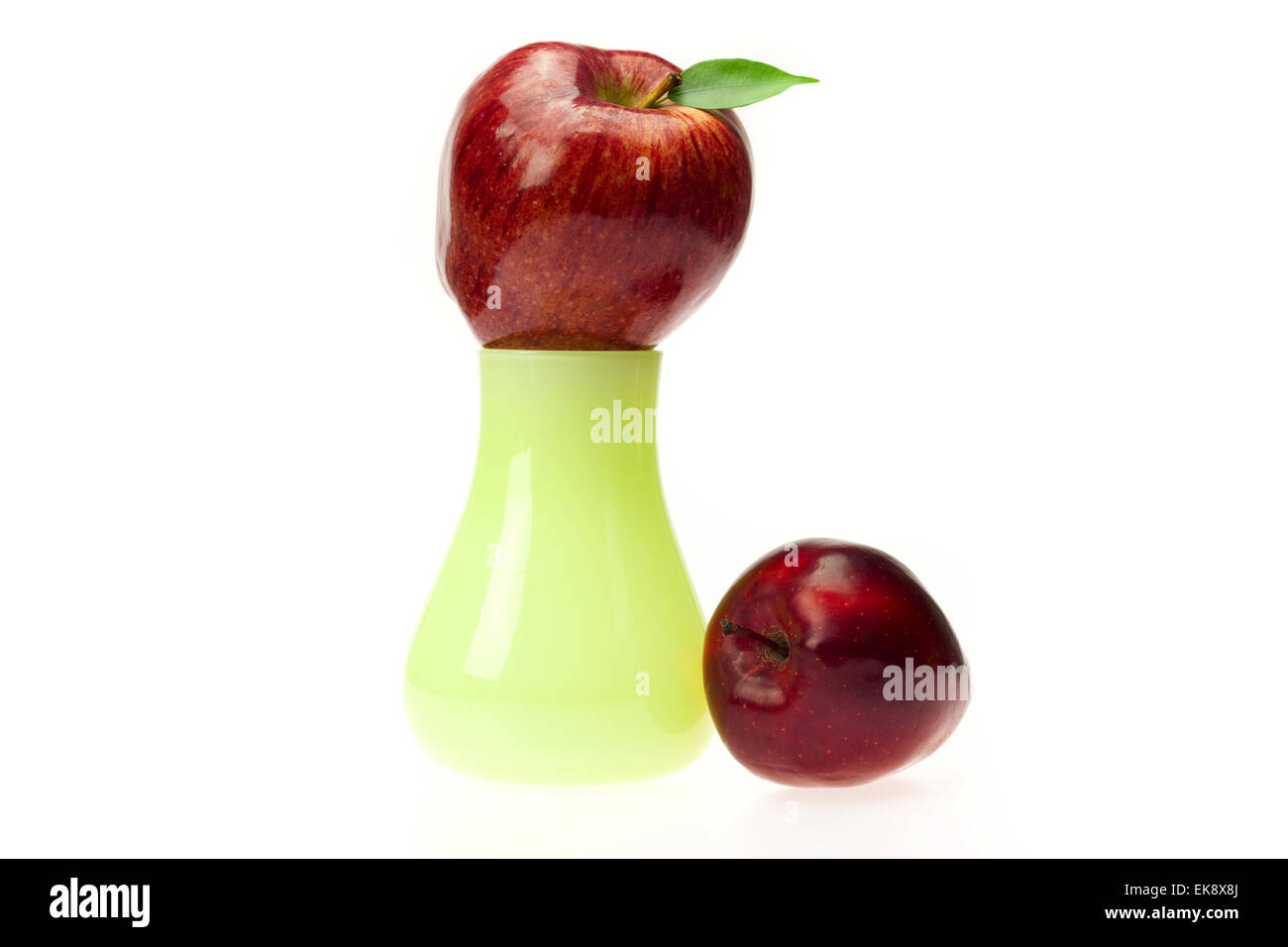 Vase with apples hi-res stock photography and images - Alamy