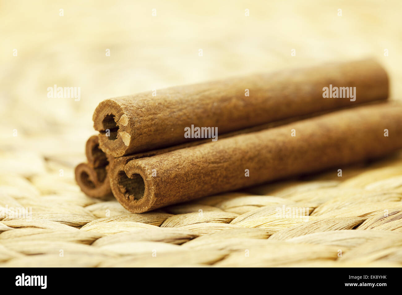 Cinnamon stem hi-res stock photography and images - Alamy