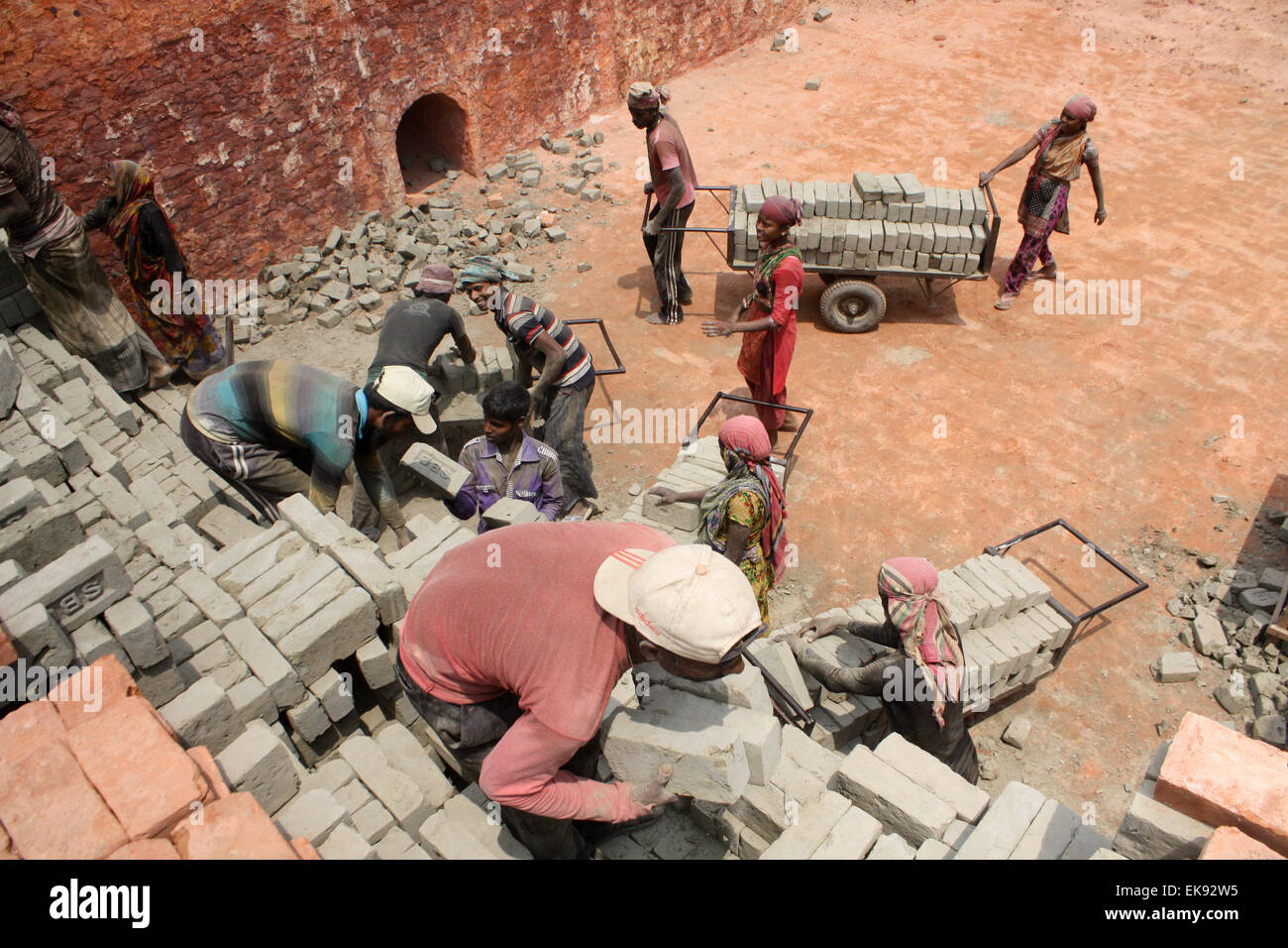 Human laborers hi-res stock photography and images - Alamy