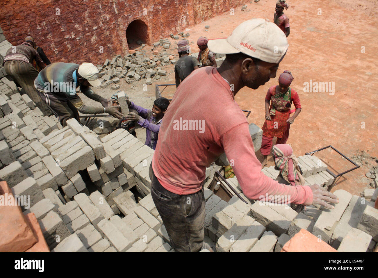 Bangladesh laborers hi-res stock photography and images - Alamy