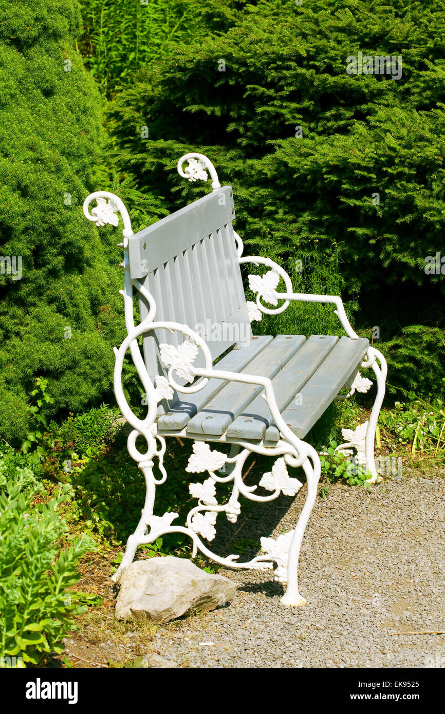 lone bench in the park Stock Photo - Alamy