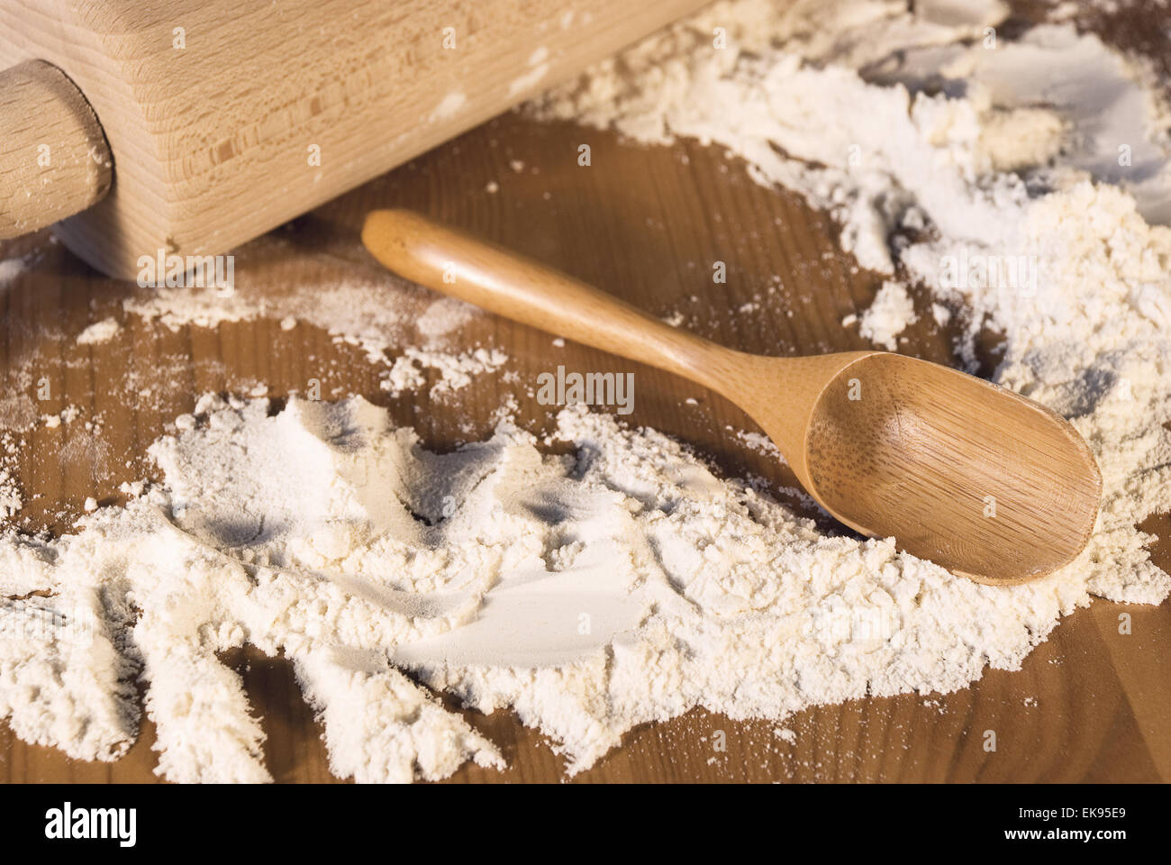 rolling pin and flour Stock Photo - Alamy