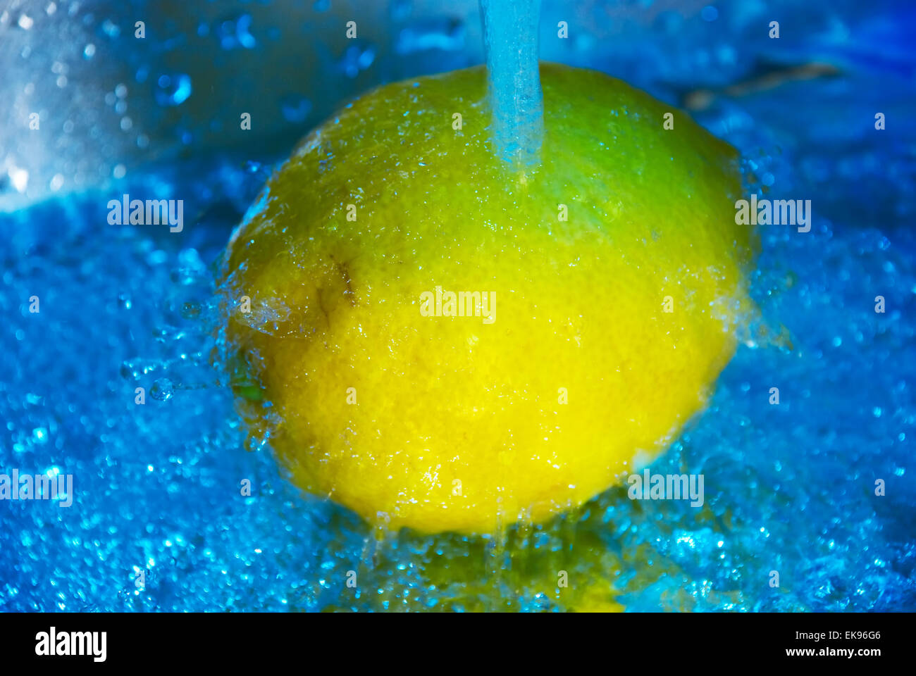 lemon and water drops Stock Photo - Alamy