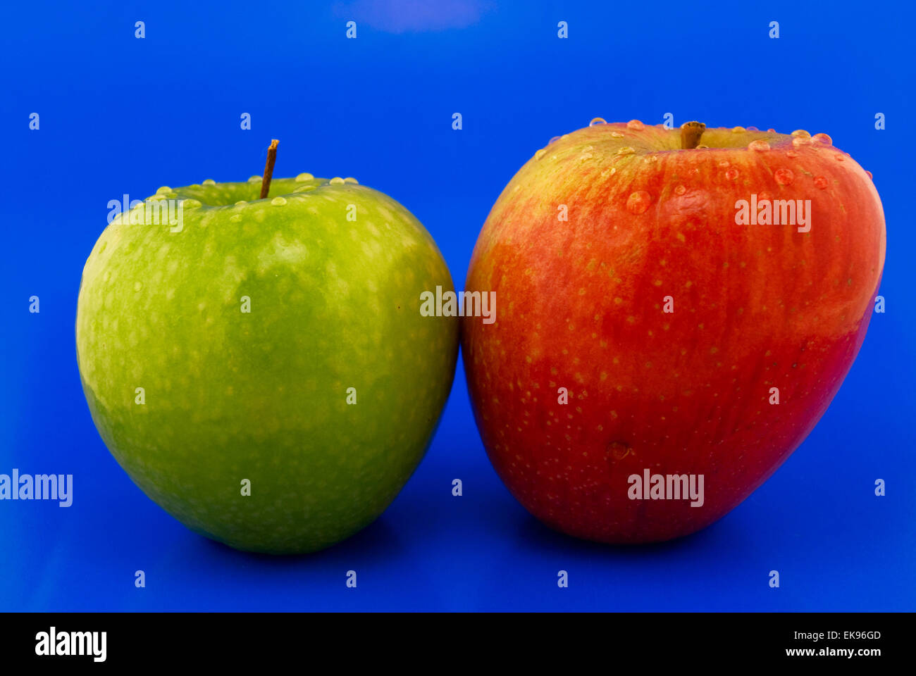 Two colored apple hi-res stock photography and images - Alamy