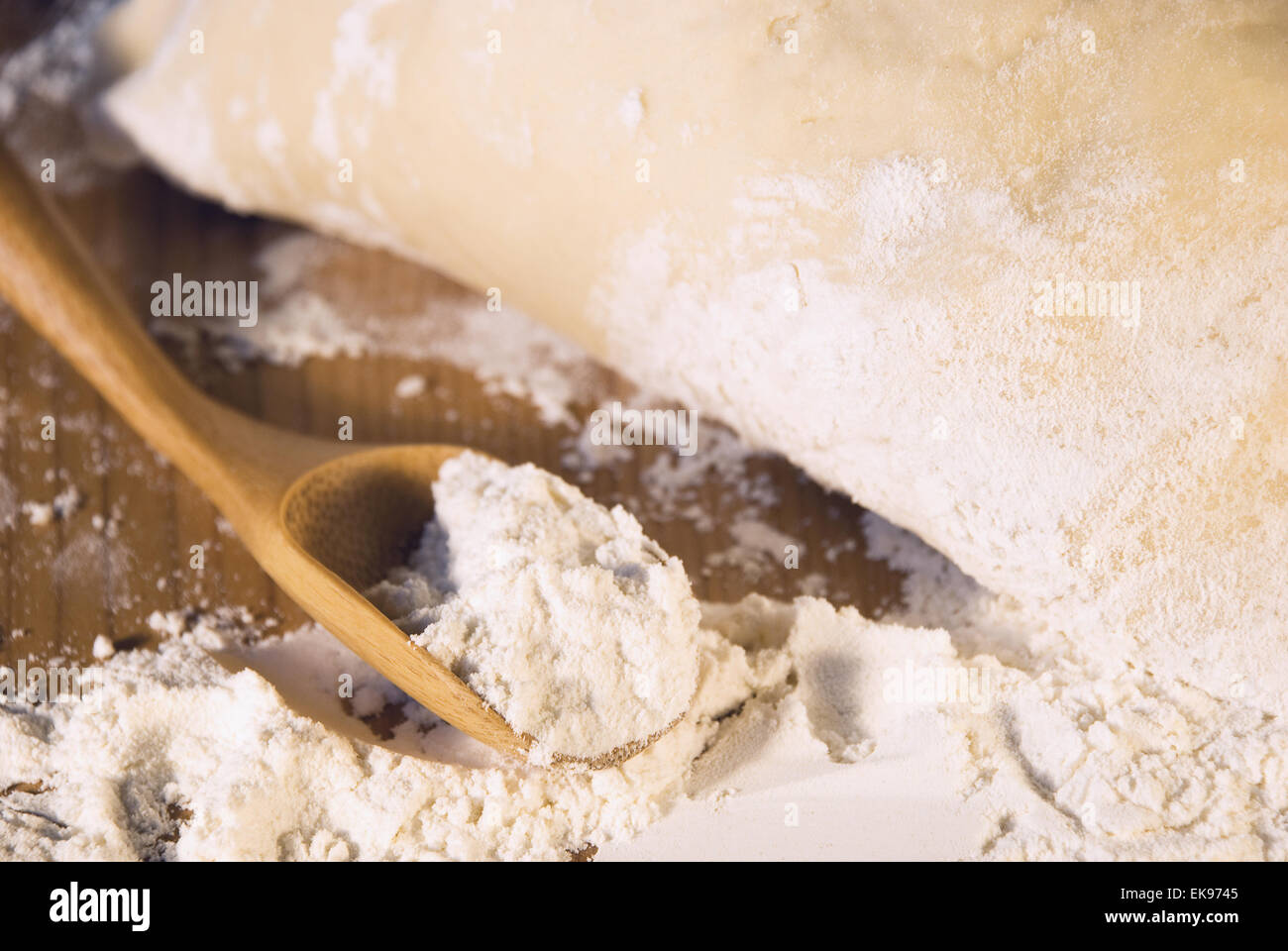 rolling pin and flour Stock Photo - Alamy
