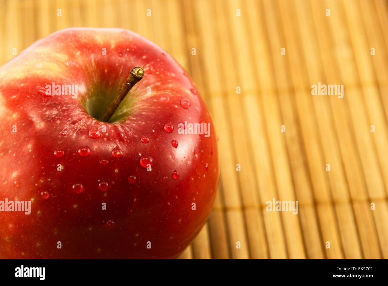 apple on a bamboo mat Stock Photo - Alamy