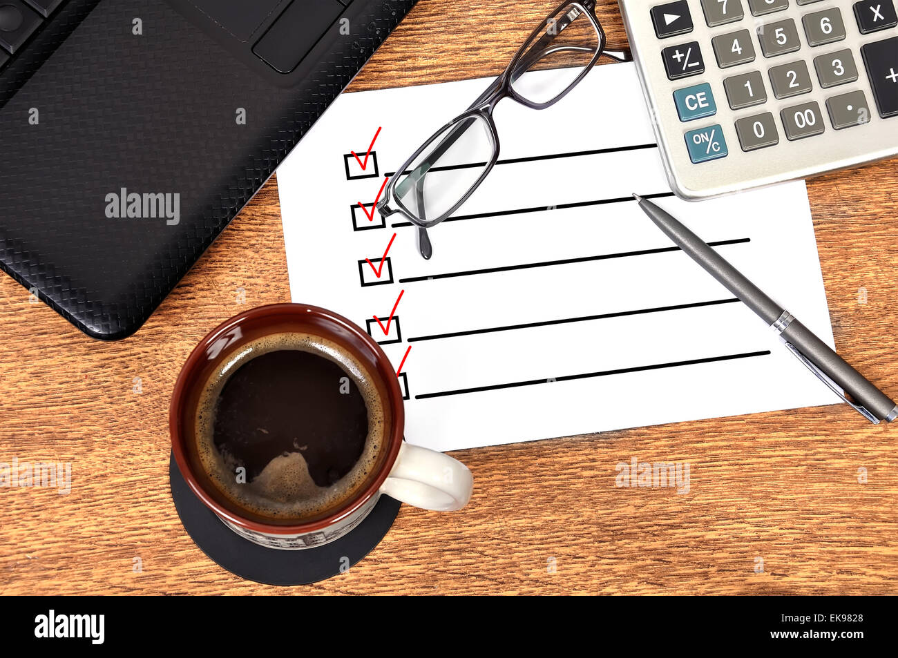 Checklist paper and pen hi-res stock photography and images - Alamy