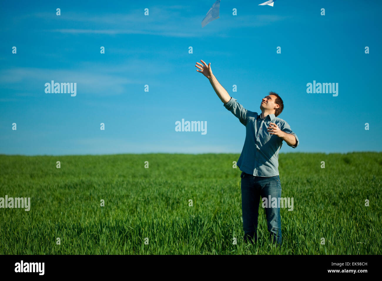 Man throwing away tie hi-res stock photography and images - Alamy