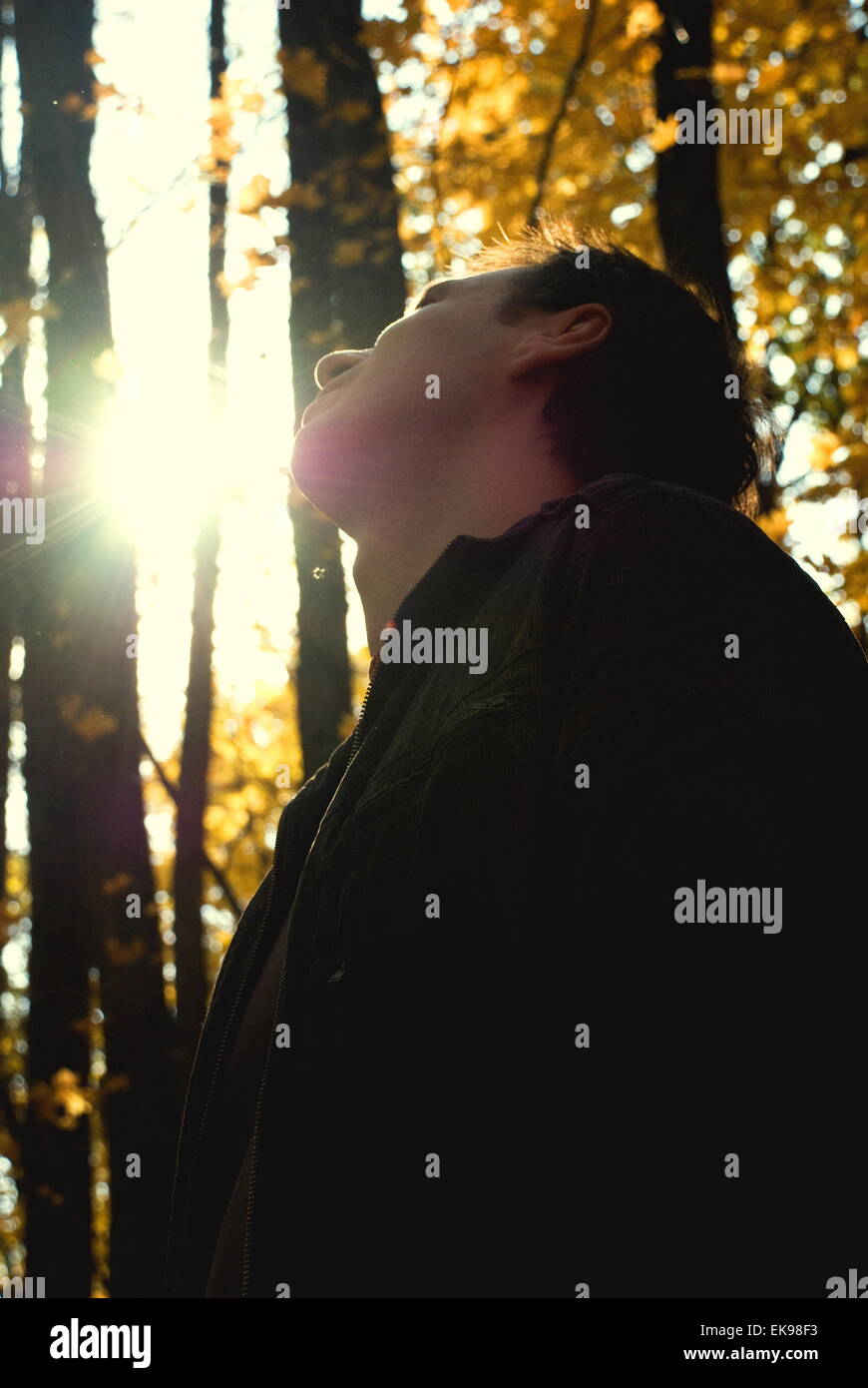 Man looking at the sun hi-res stock photography and images - Alamy