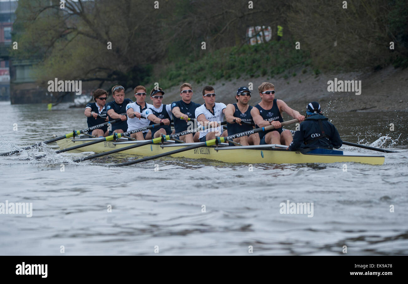 London, UK. 8th April, 2015. Oxford University Boat Club during Tideway ...