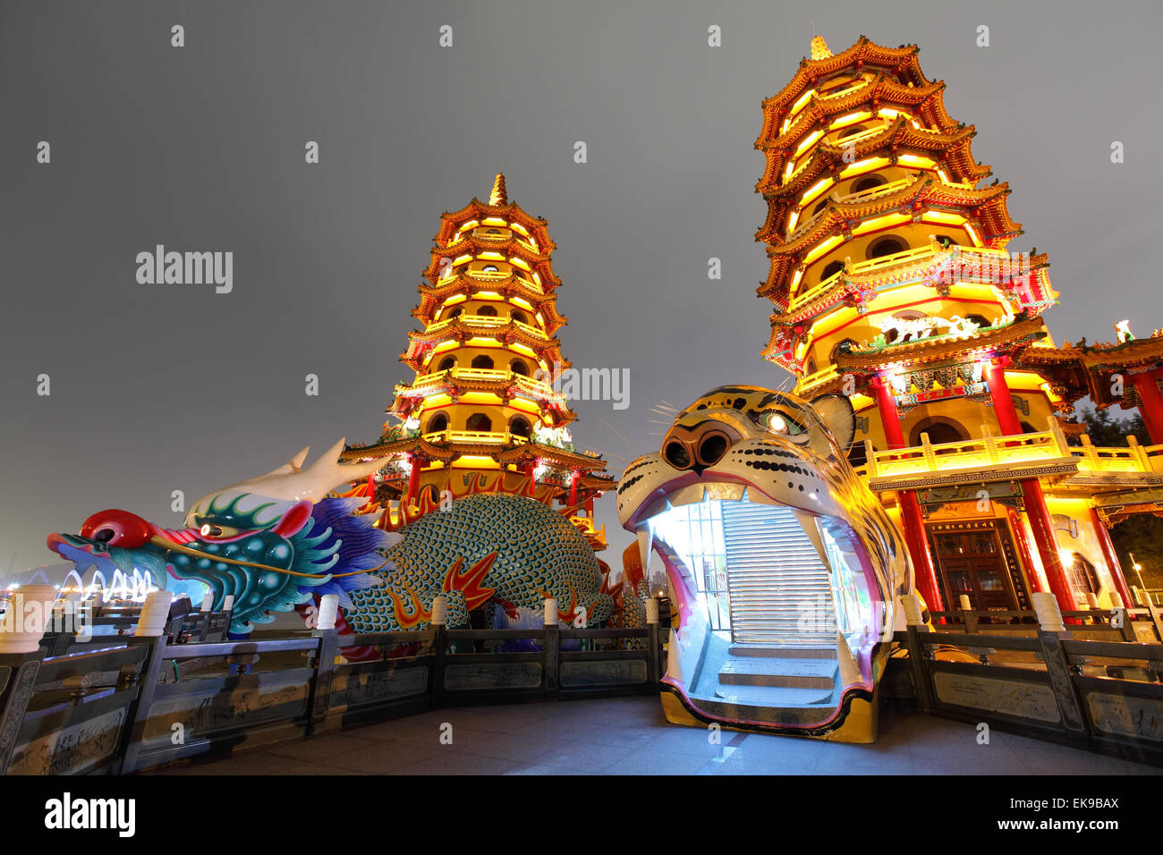 Dragon Tiger Tower in Taiwan Stock Photo - Alamy