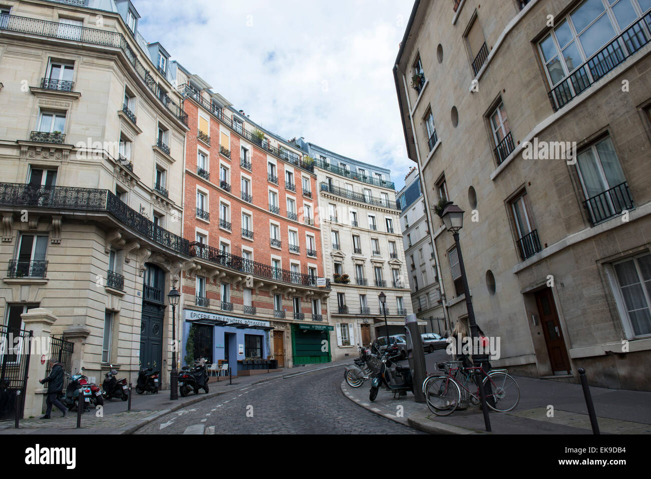 Rue Lepic in Montmartre, Paris France EU Stock Photo - Alamy