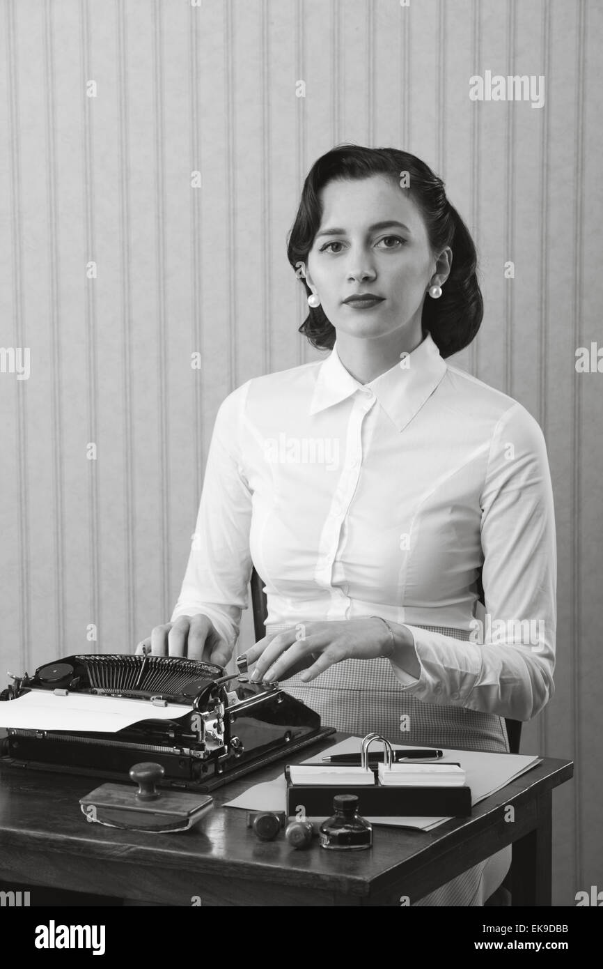Vintage 1950 typing hi-res stock photography and images - Alamy
