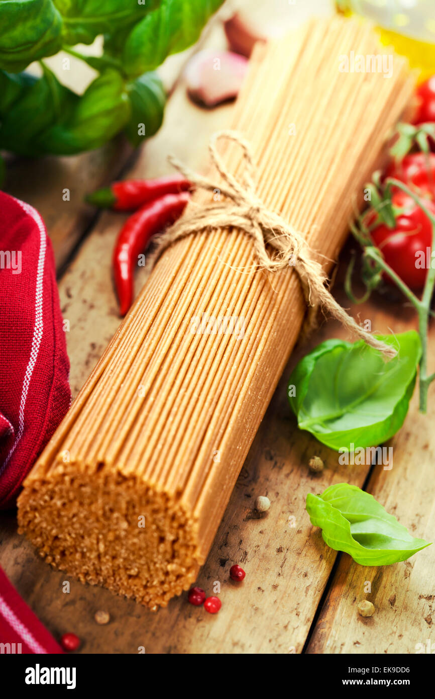 whole wheat spaghetti Stock Photo - Alamy