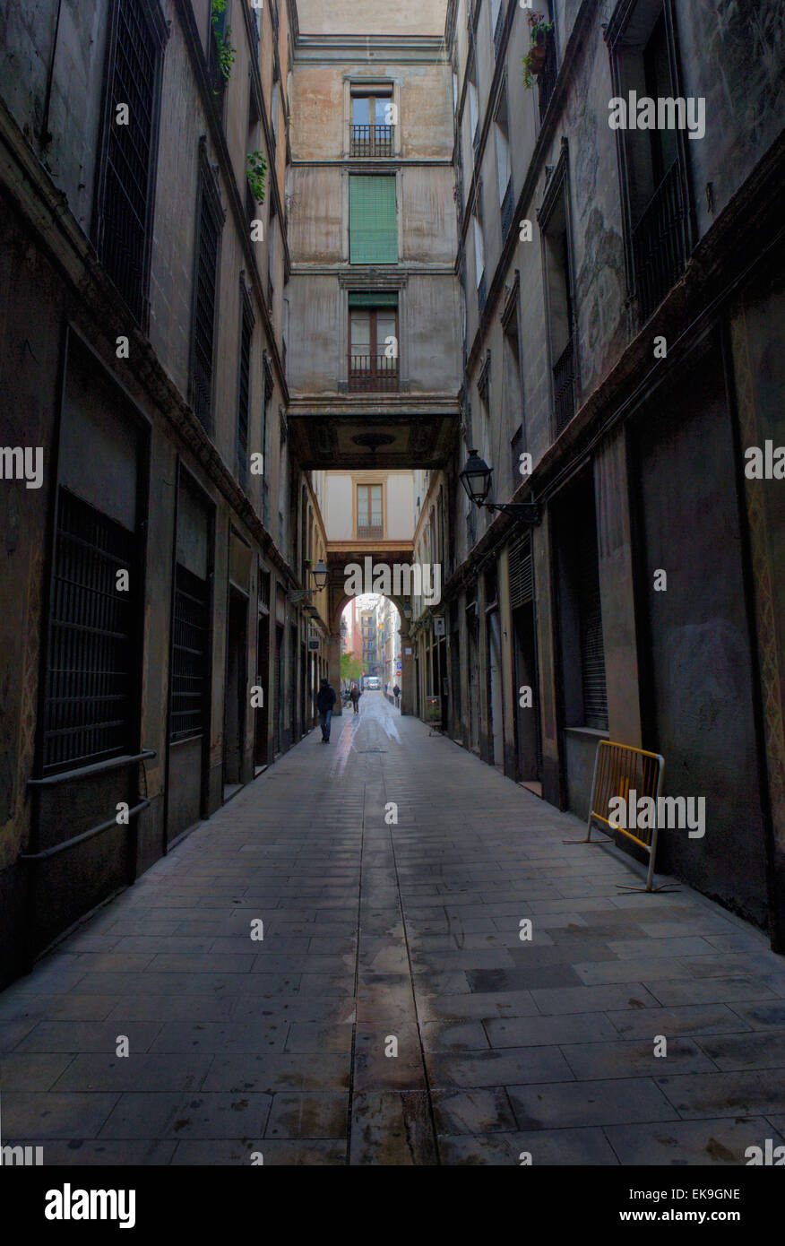 Alleyways hi-res stock photography and images - Alamy