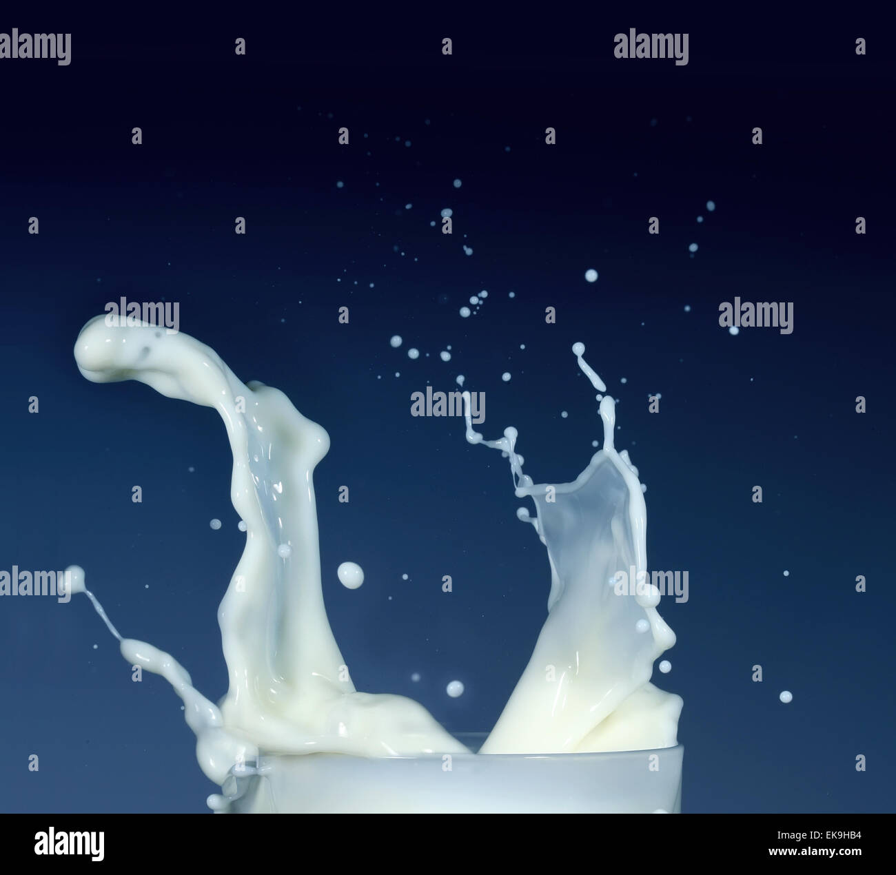 Splash milk hi-res stock photography and images - Alamy