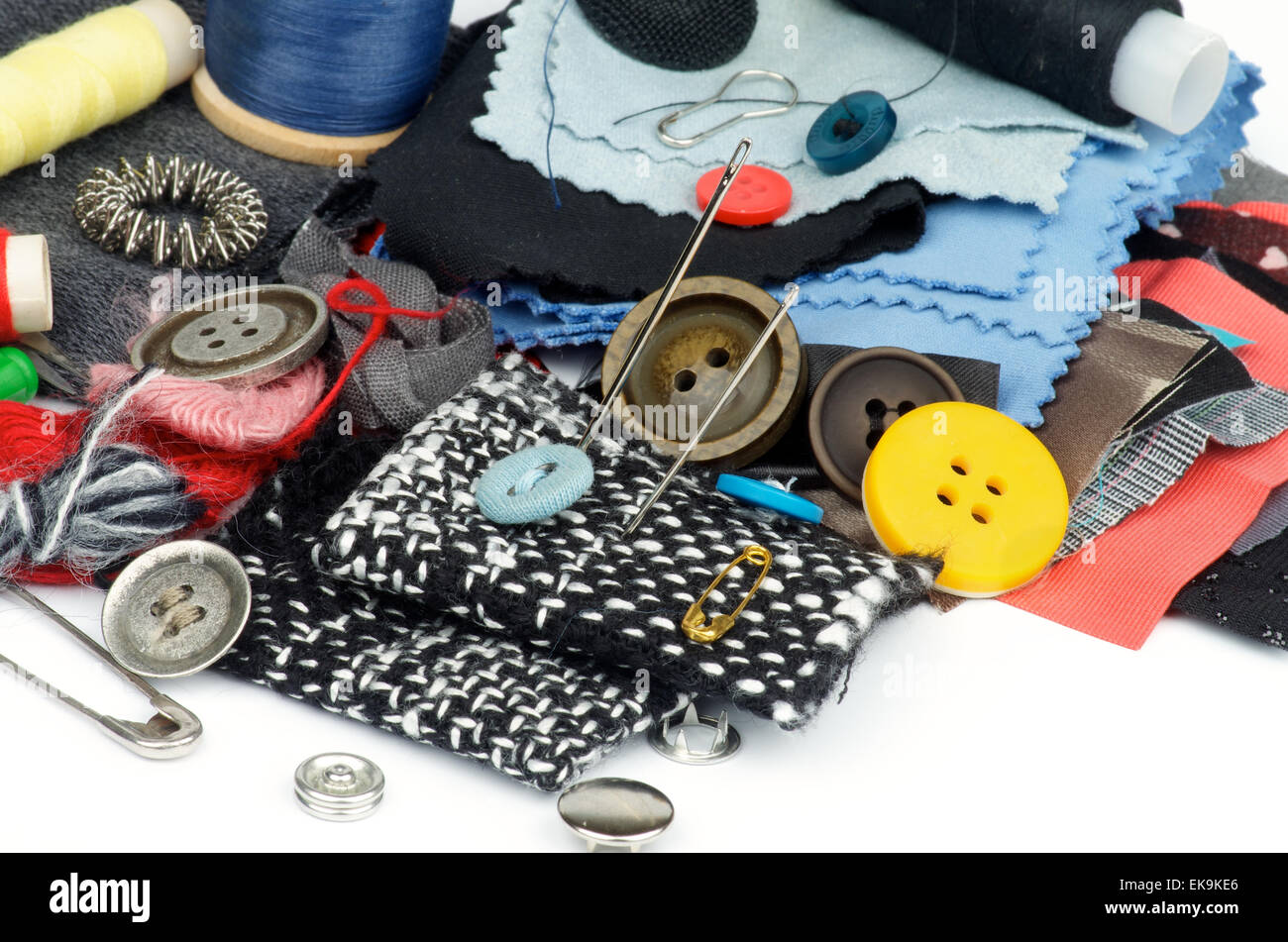 Sewing threads pins thimble hi-res stock photography and images - Alamy