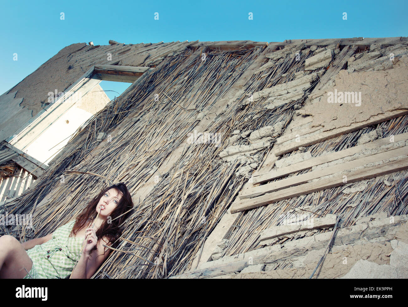 Homeless girl outside house hi-res stock photography and images - Alamy
